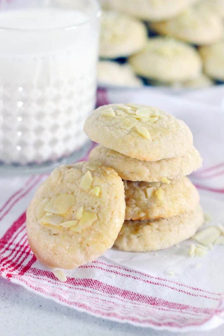 Norwegian Butter Cookies (Serinakaker) - Bowl of Delicious